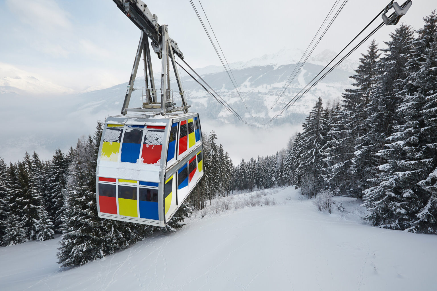 Cable cars of superlatives - extraordinary gondolas in ski resorts