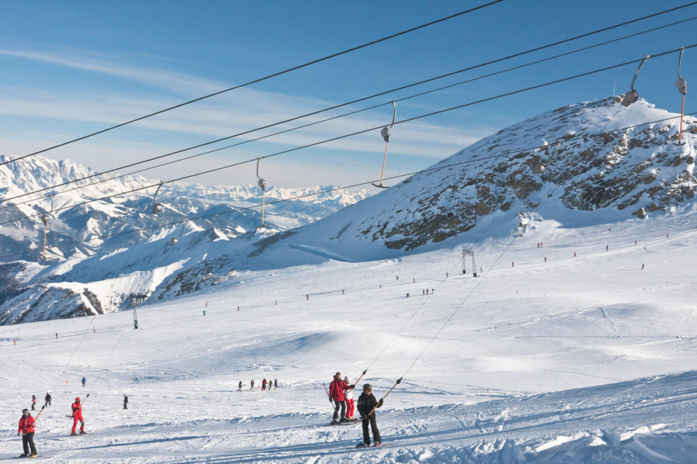 Ride the drag lift - Safe T-bar lift riding