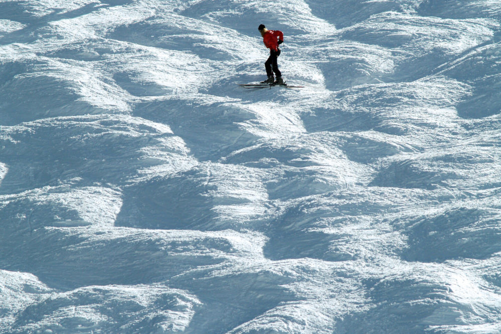 Skiing techniques - tips for safe skiing on any ski slope