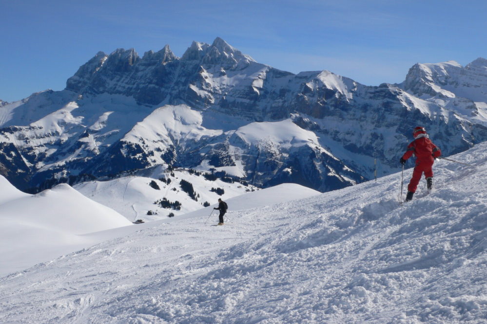 Skiing techniques - tips for safe skiing on any ski slope